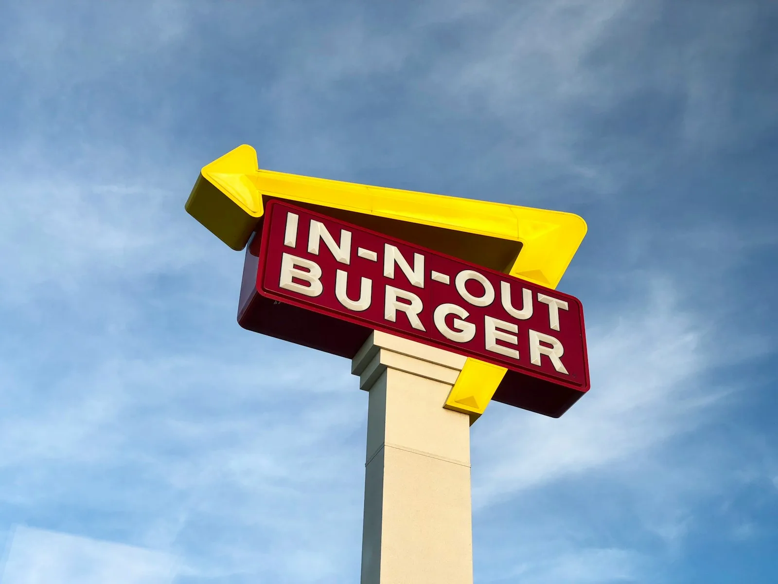 In-N-Out Burger Lebanon Location Gets Signature Palm Trees - Burger Joints